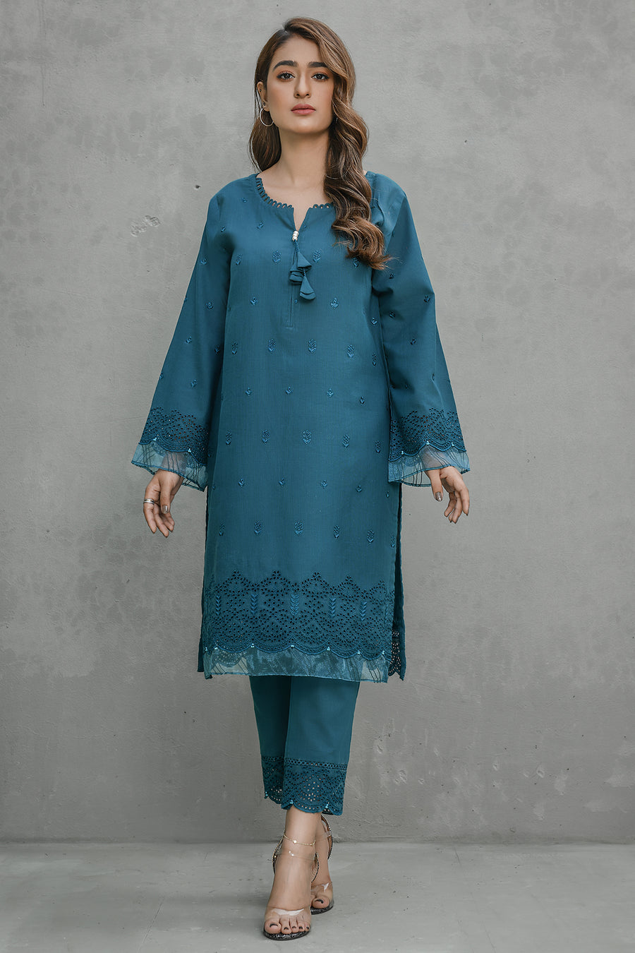 Chikankari Suits & Dresses Collection for Women Online in Pakistan ...